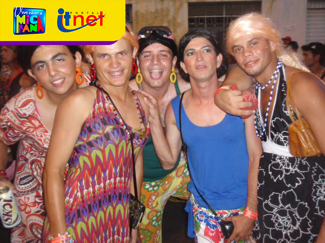 HOJÉ É DIA DE TBT! Veja as fotos do Bloco Maria Batom de 2009 no Mural ...