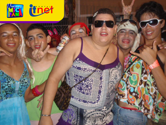 HOJÉ É DIA DE TBT! Veja as fotos do Bloco Maria Batom de 2009 no Mural ...