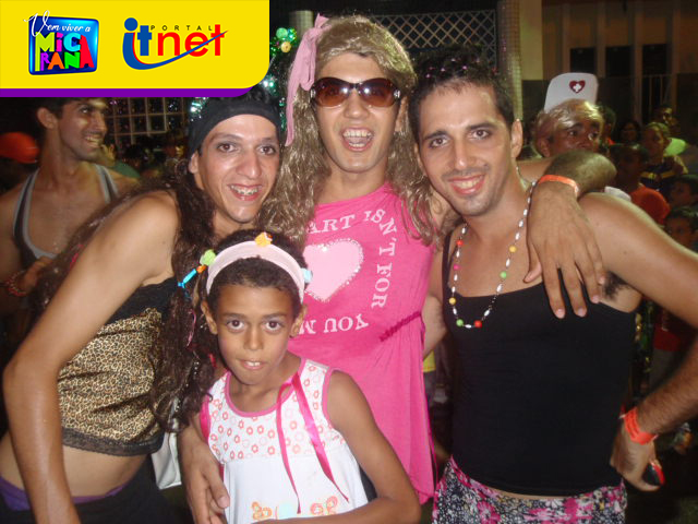 HOJÉ É DIA DE TBT! Veja as fotos do Bloco Maria Batom de 2009 no Mural ...