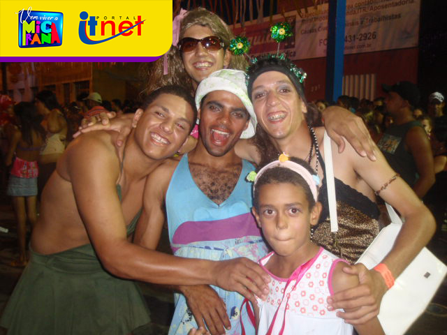 HOJÉ É DIA DE TBT! Veja as fotos do Bloco Maria Batom de 2009 no Mural ...